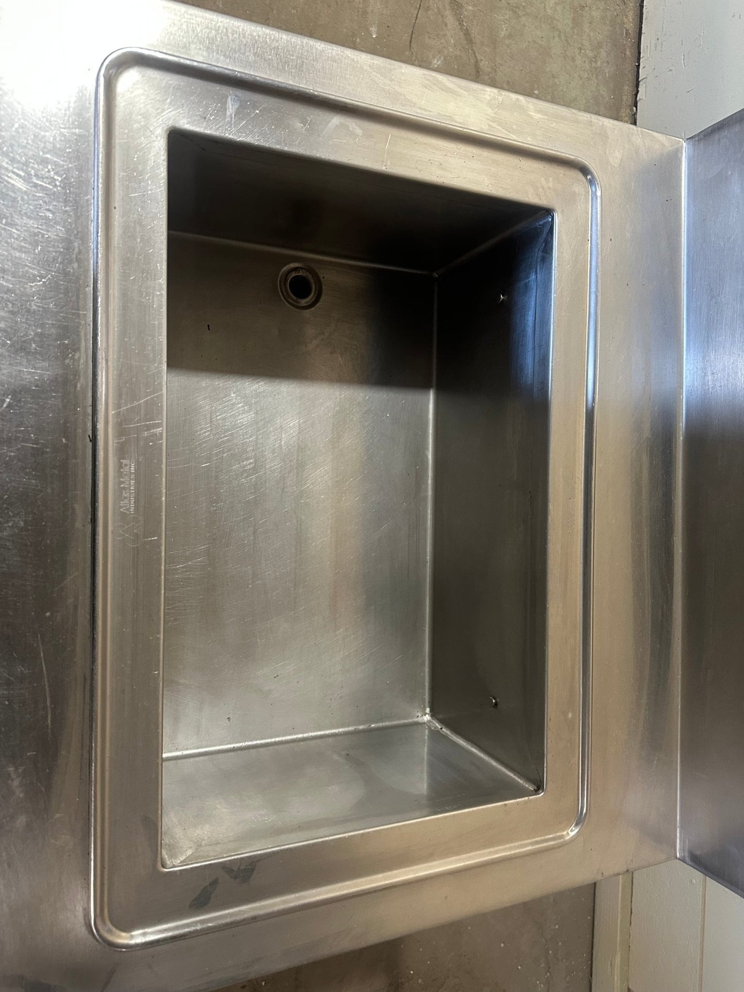 ATLAS METAL SINGLE WELL REFRIGERATED PREP TIN TABLE WITH 1 PAN COLD FO ...
