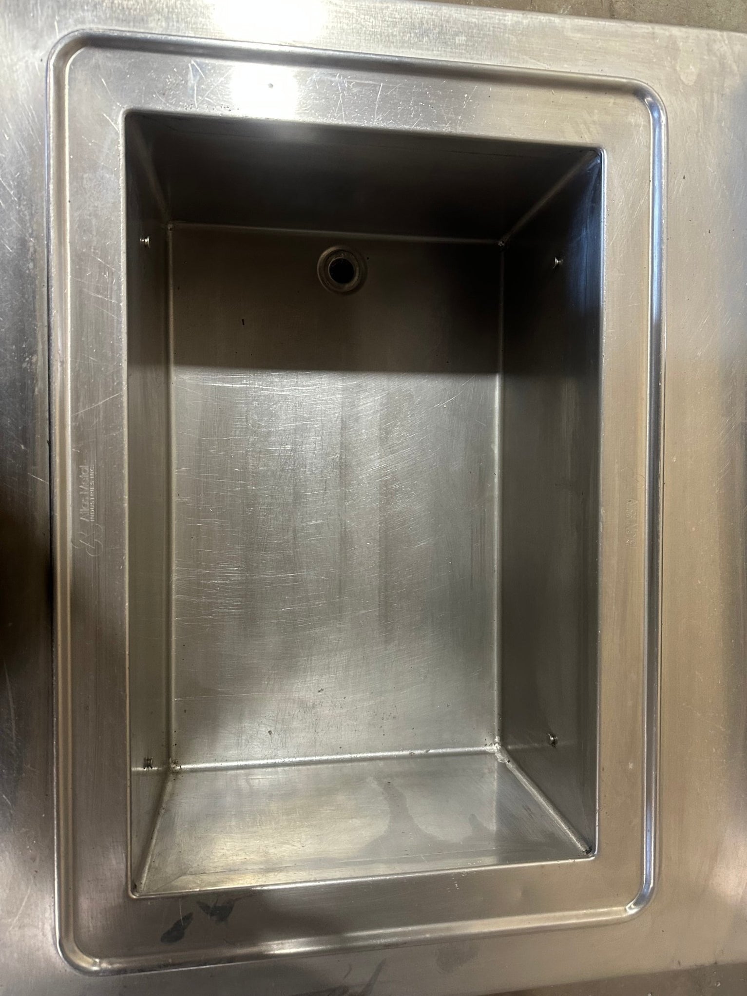 ATLAS METAL SINGLE WELL REFRIGERATED PREP TIN TABLE WITH 1 PAN COLD FO ...