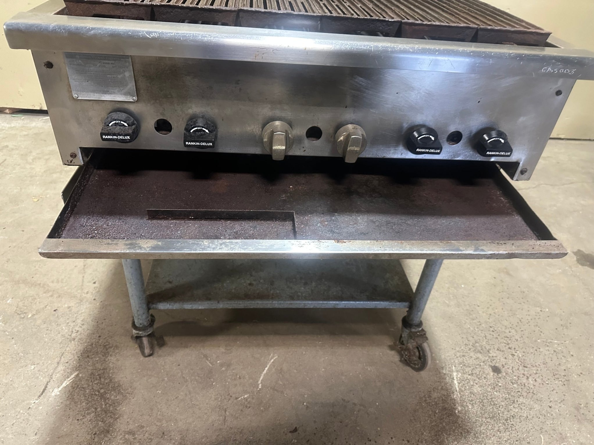 RANKIN DELUX TB-836 NATURAL GAS CHARBROIL GRILL 6 BURNER, ON ROLLING T ...