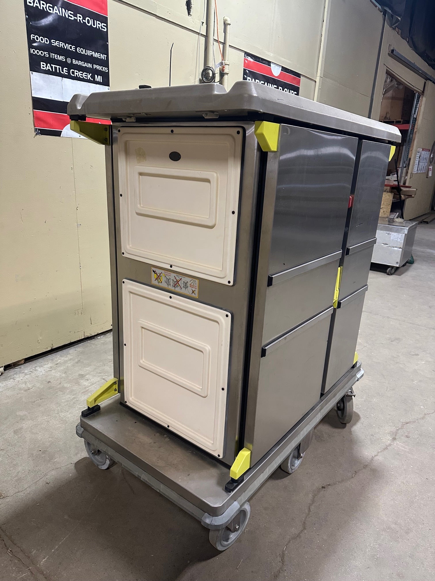 "SERVOLIFT EASTERN" HOT/COLD MODEL#- TS-24F MOBIL FOOD CARRIER — Second Life-Equipment